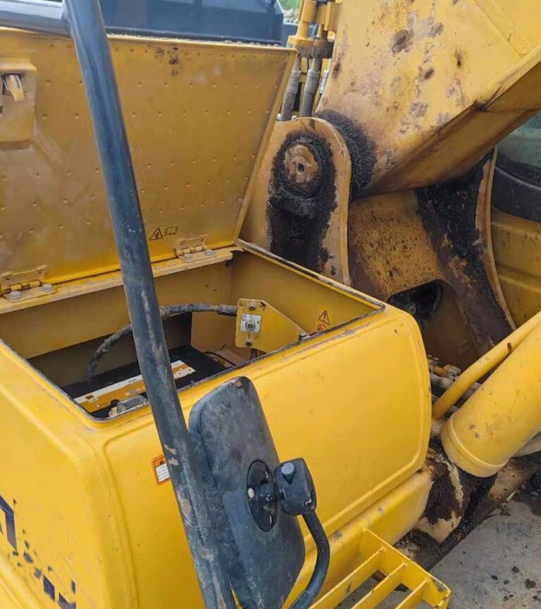 Excavator Batteries: Essential Guide - swingbearing